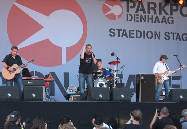 Ken je deze titels van bekende liedjes van de band Racoon? - VragenVuur